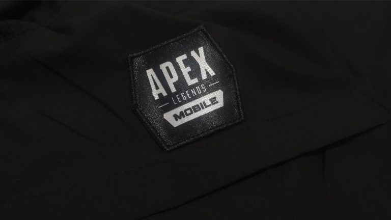 Menengok Official Merchandise Apex Legends Mobile yang Hadir di ...